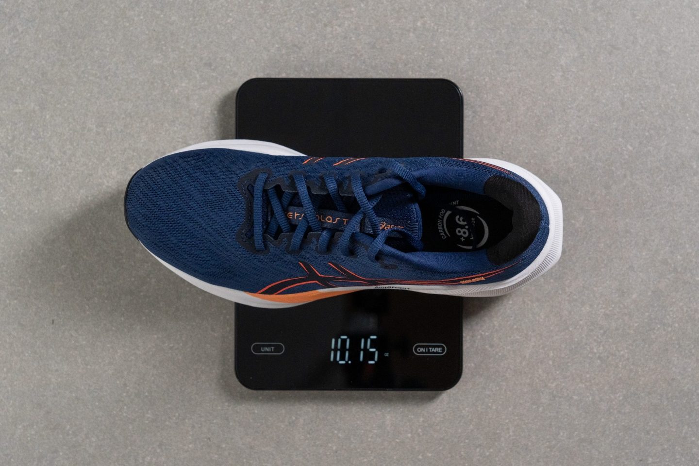 Cortadas por la mitad: Análisis y review de las ASICS Versablast 4 (2025) | RunRepeat