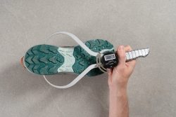 Cut in half: ASICS Gel Venture 10 Review (2025) | RunRepeat