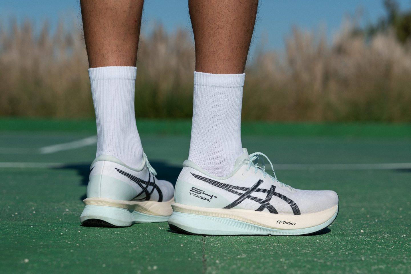 Cortadas por la mitad: Análisis y review de las ASICS S4+ Yogiri (2025 ...