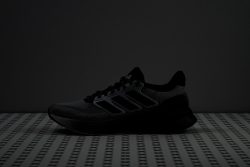 Cortadas por la mitad: Análisis y review de las Adidas Ultrarun 5 (2025 ...