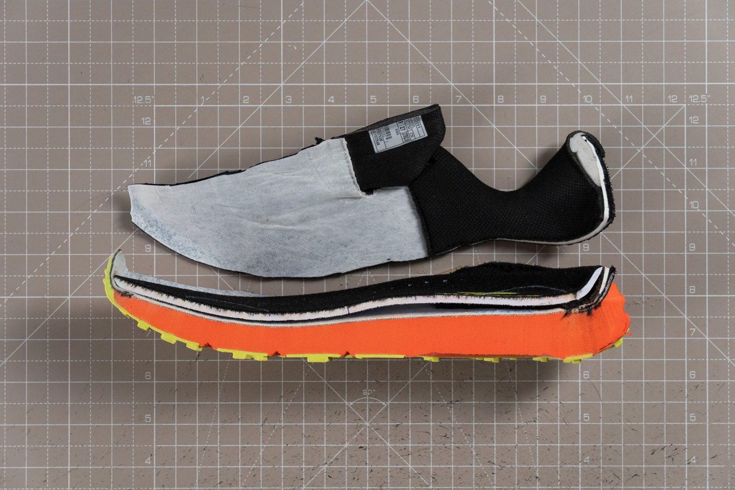 Cut in half: Brooks Divide 5 GTX Review (2025) | RunRepeat