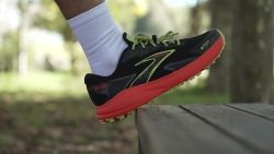Cut in half: Brooks Divide 5 GTX Review (2025) | RunRepeat