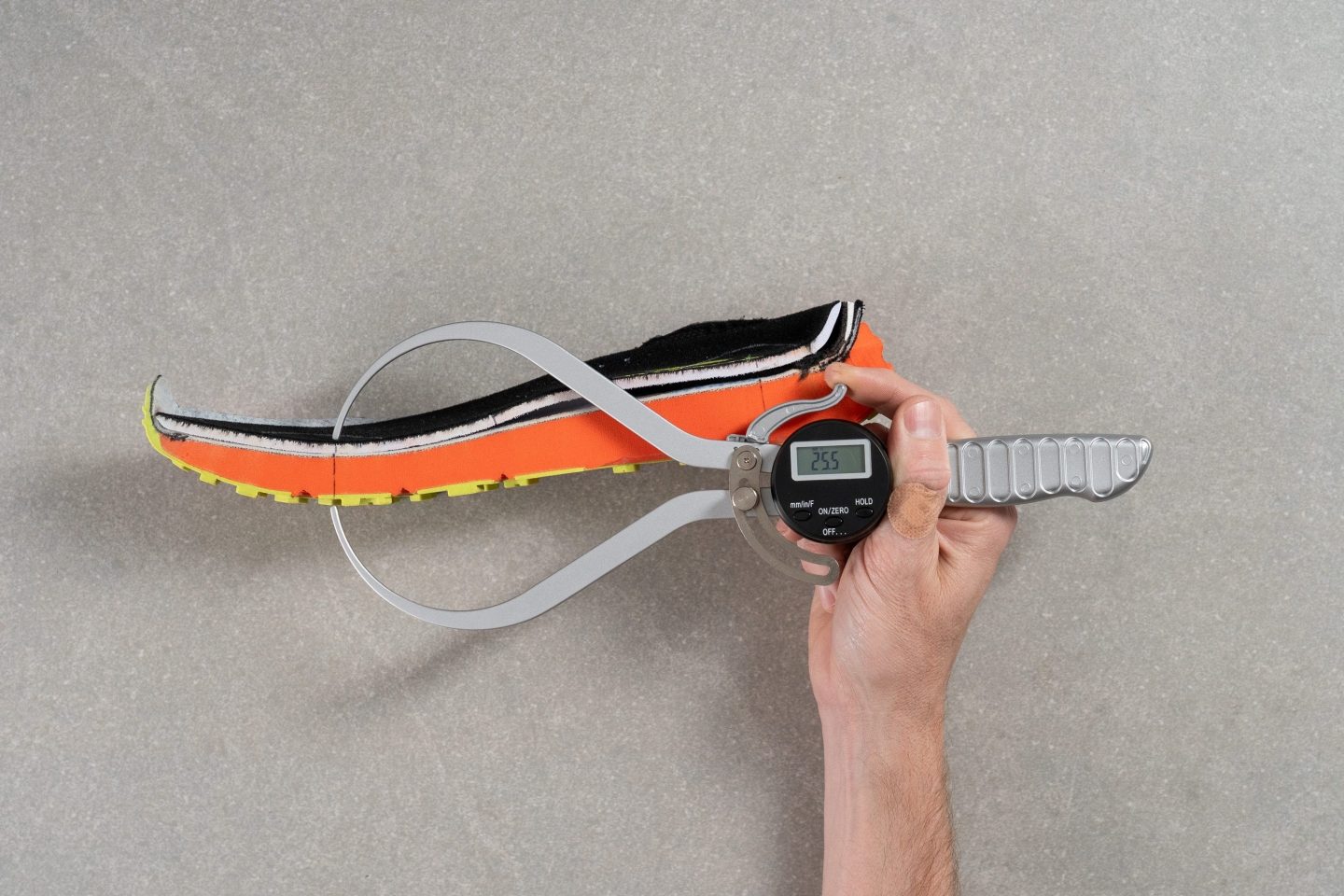 Cut in half: Brooks Divide 5 GTX Review (2025) | RunRepeat