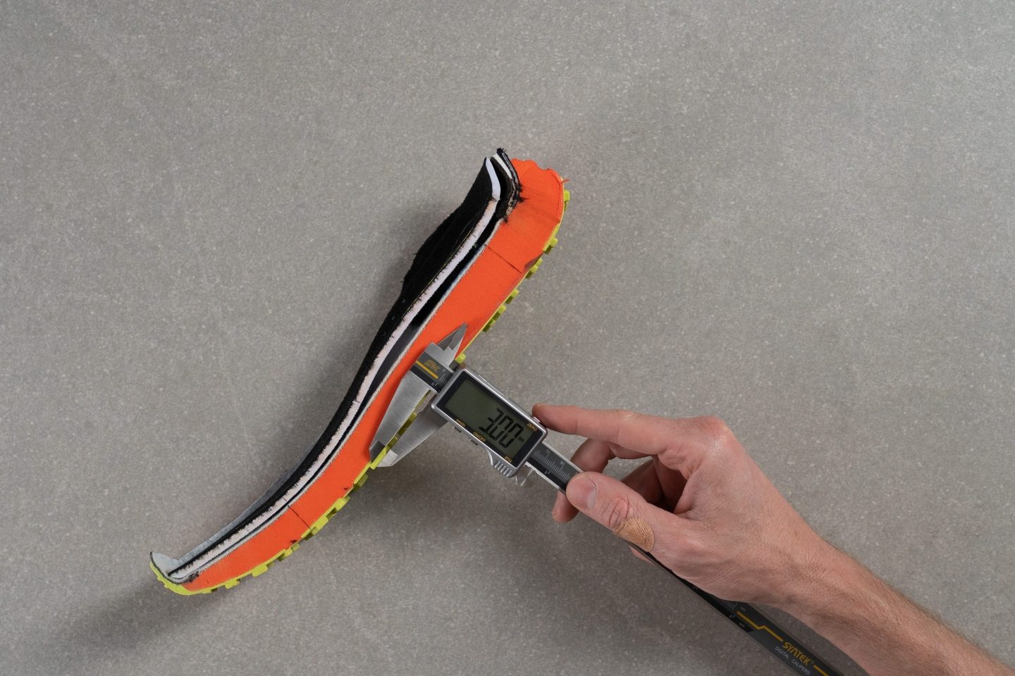Cut in half: Brooks Divide 5 GTX Review (2025) | RunRepeat