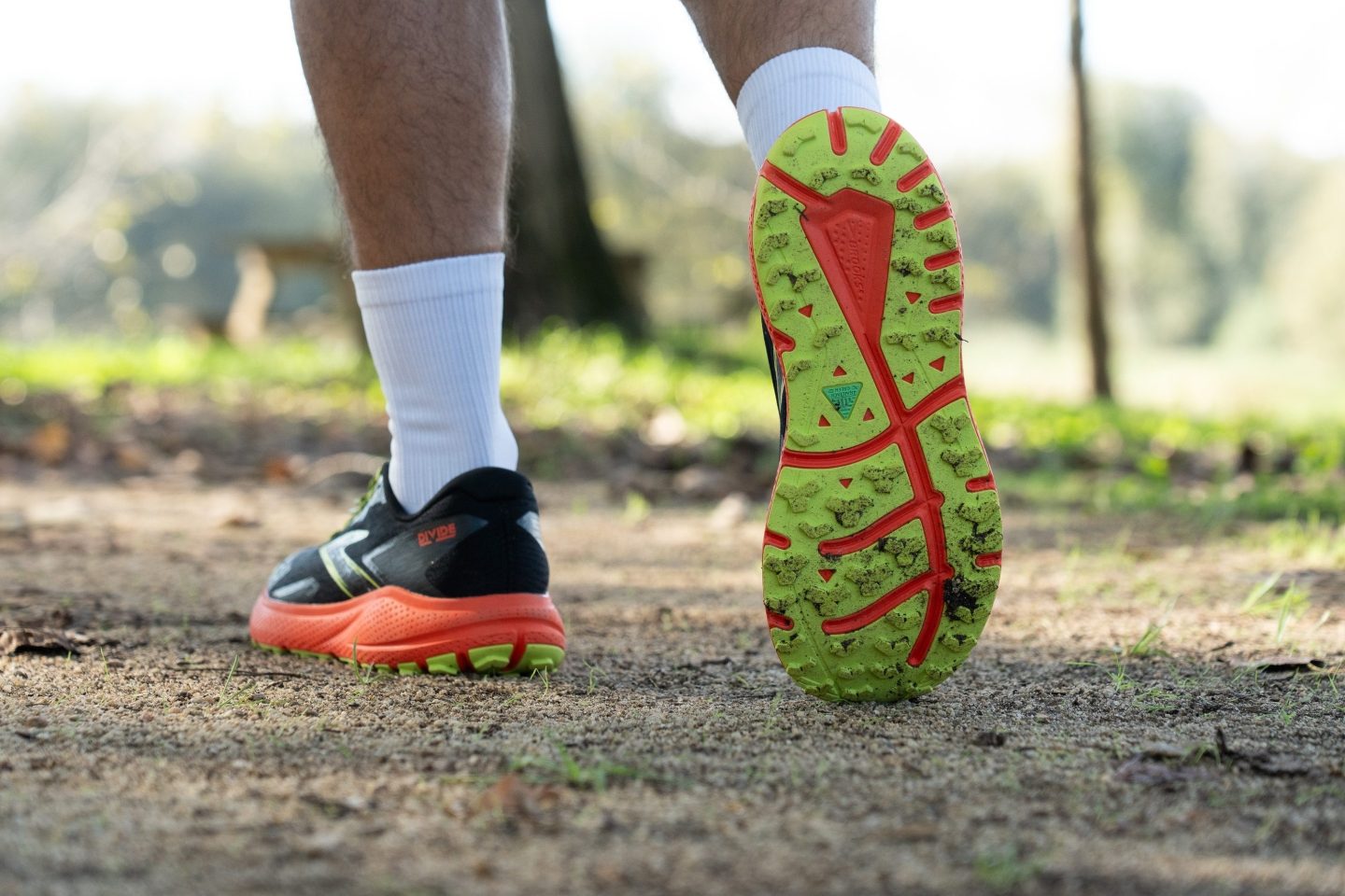 Cut in half: Brooks Divide 5 GTX Review (2025) | RunRepeat