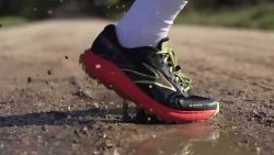 Cut in half: Brooks Divide 5 GTX Review (2025) | RunRepeat