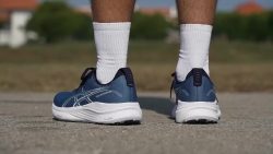 Cut in half: ASICS Gel Kayano 32 Review (2025) | RunRepeat