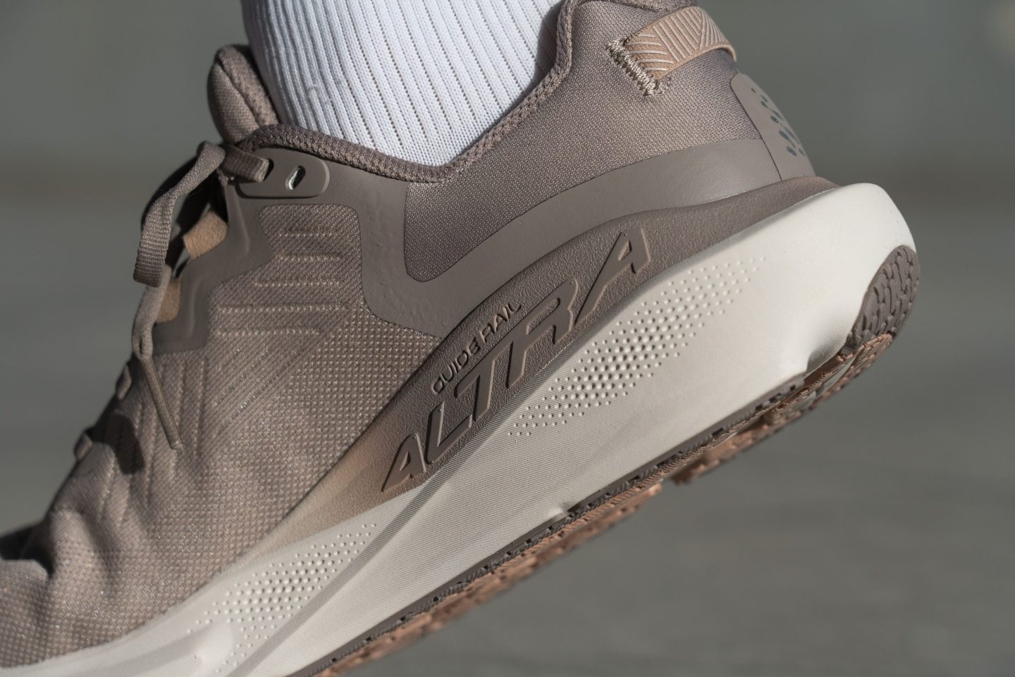 Cut in half: Altra Paradigm 8 Review (2025) | RunRepeat