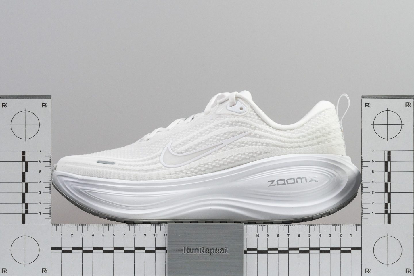 Cortadas por la mitad: Análisis y review de las Nike Vomero Plus (2025) | RunRepeat