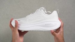 Cortadas por la mitad: Análisis y review de las Nike Vomero Plus (2025) | RunRepeat