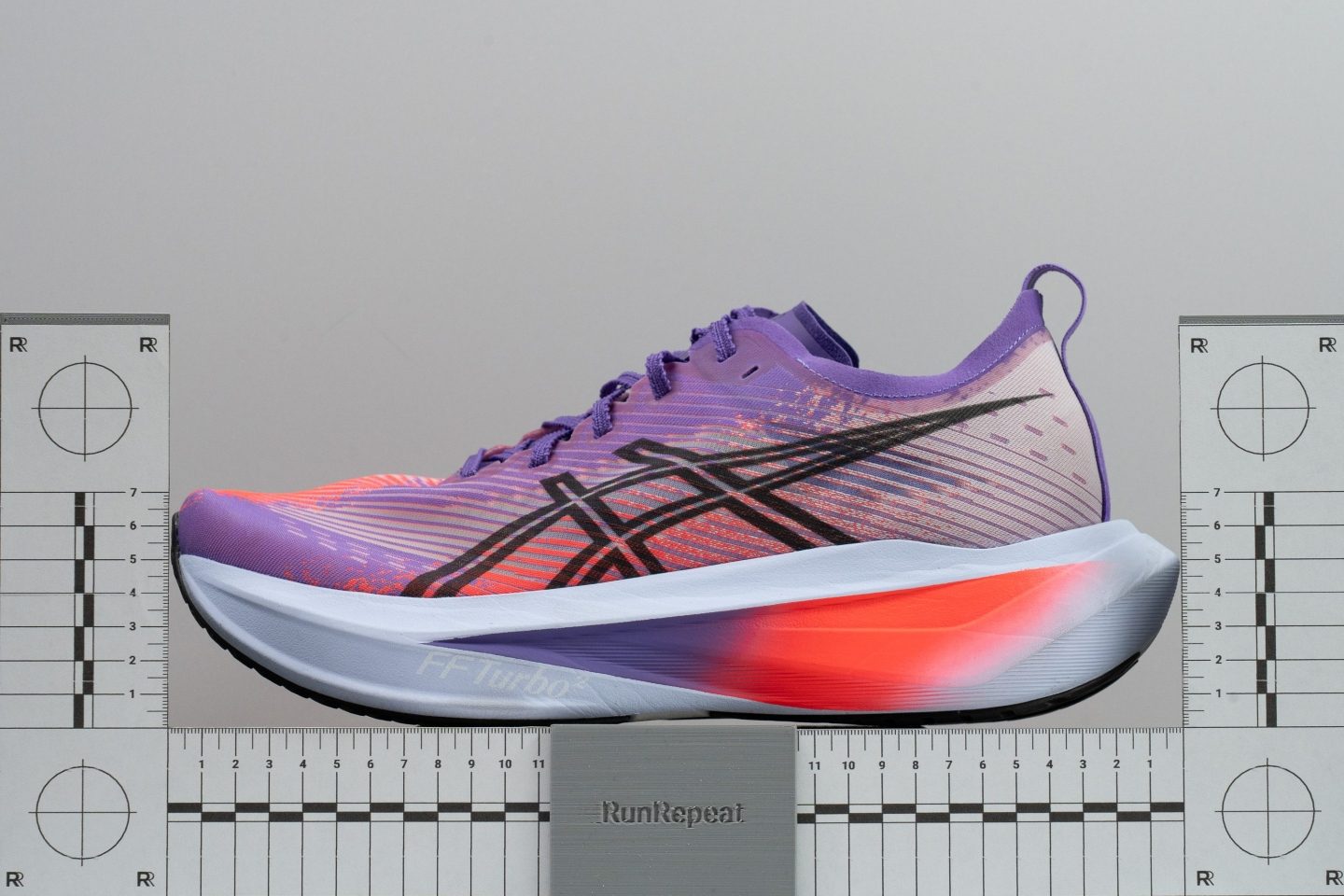 Cut in half: ASICS Megablast Review (2025) | RunRepeat