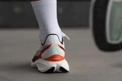 Cut in half: Saucony Endorphin Pro 5 Review (2026) | RunRepeat