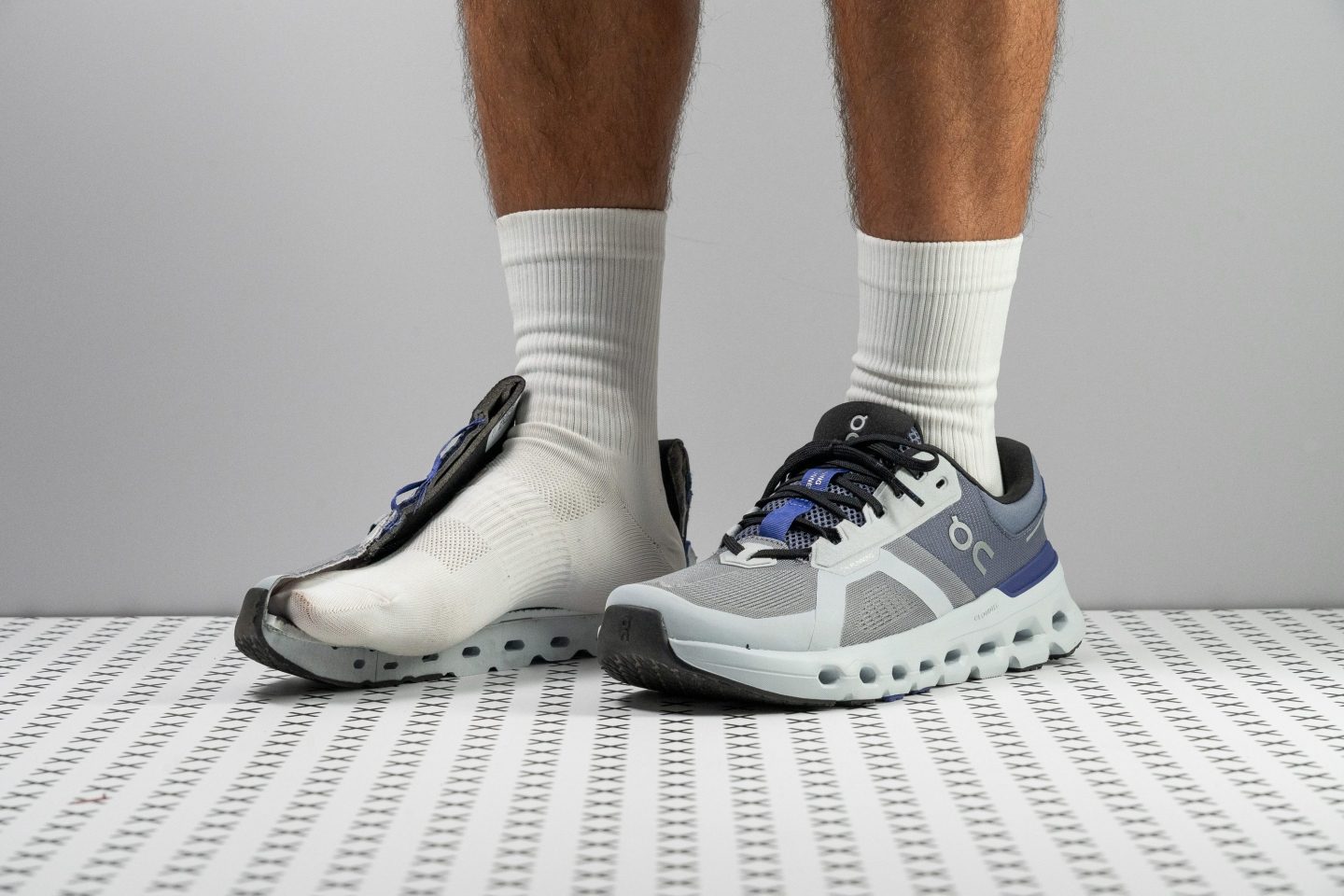 Cortadas por la mitad: Análisis y review de las On Cloudrunner 2 (2024 ...