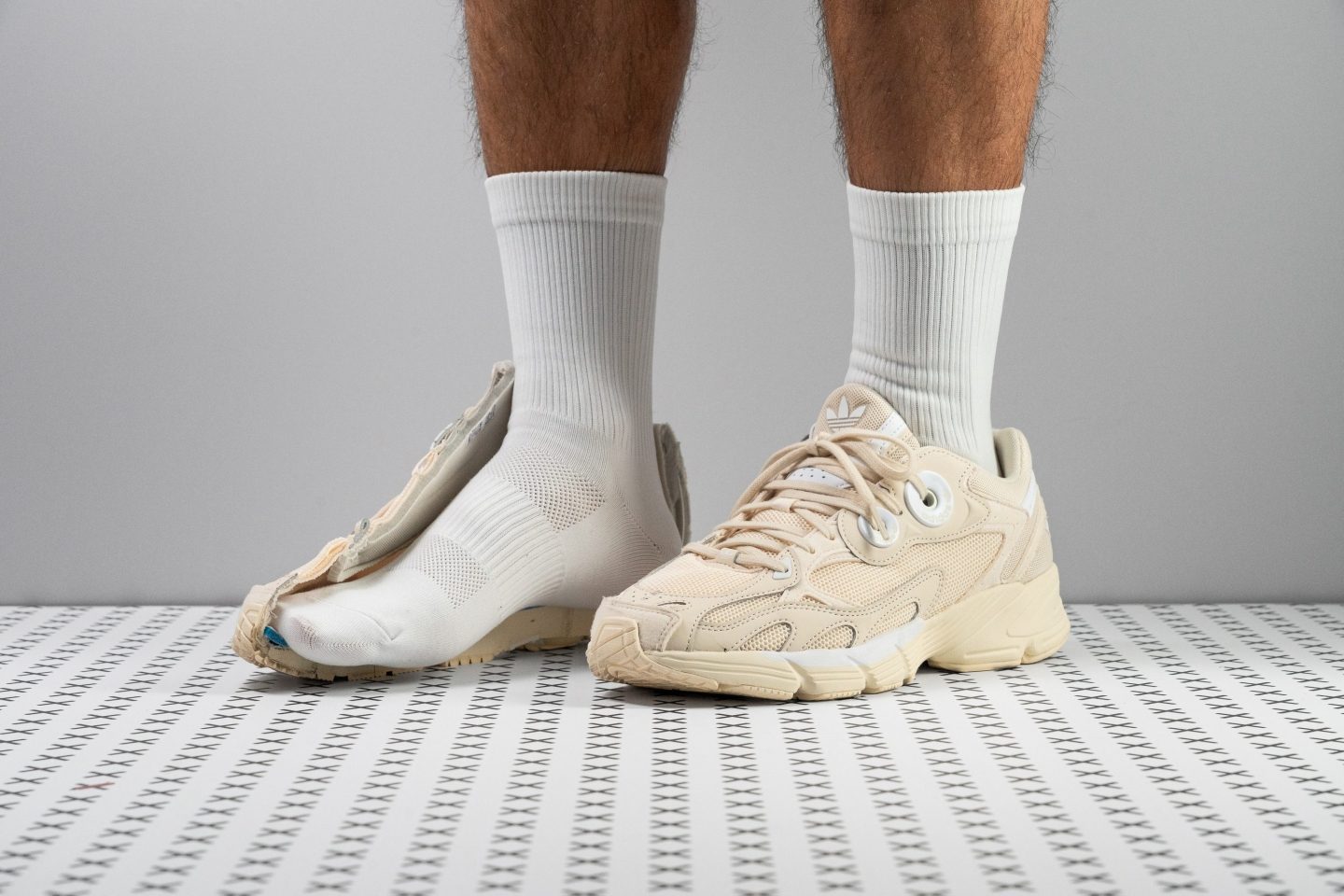 Cortadas por la mitad: Análisis y review de las Adidas Astir | RunRepeat