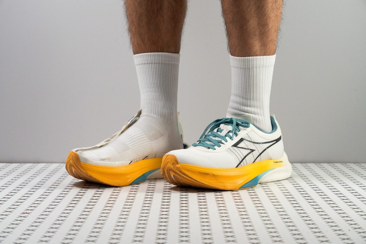 Cortadas por la mitad: Análisis y review de las Diadora Gara Carbon ...