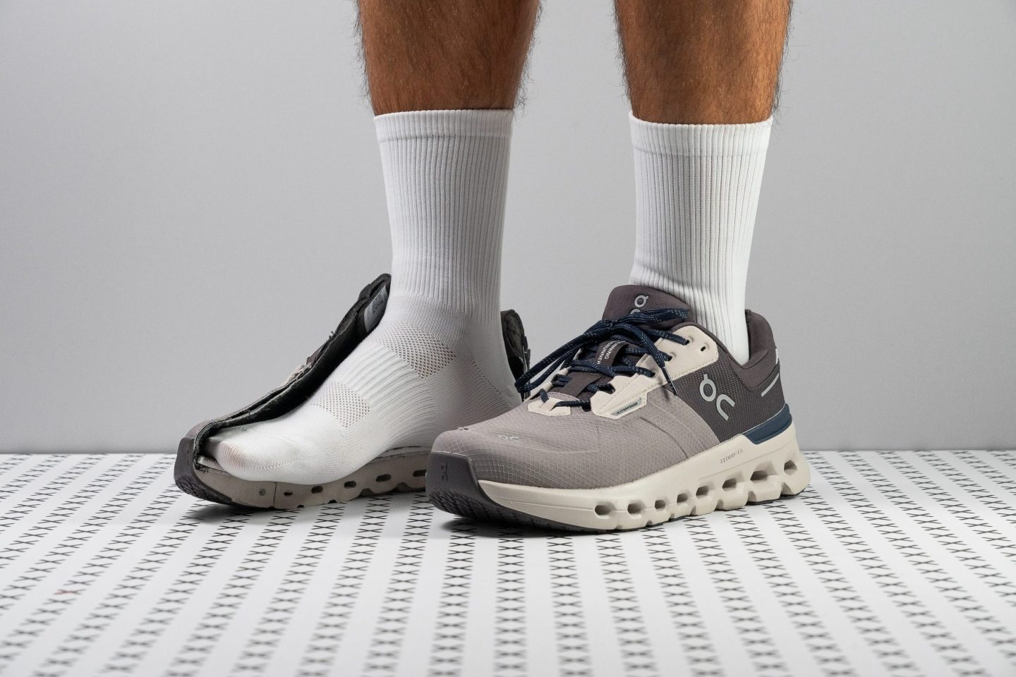 Cut in half: On Cloudrunner 2 Waterproof Review | RunRepeat