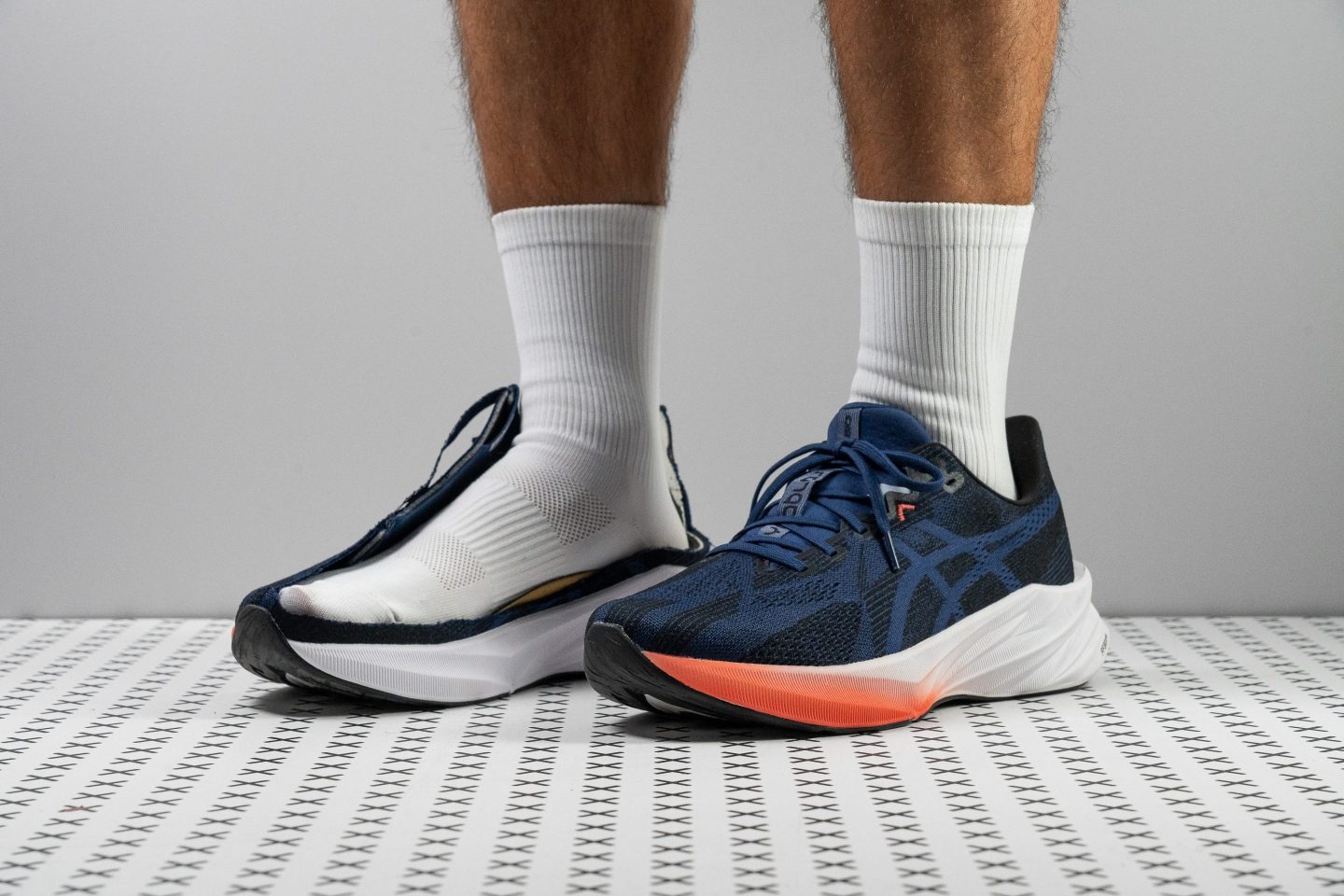 Cortadas por la mitad: Análisis y review de las ASICS Dynablast 5 (2025 ...