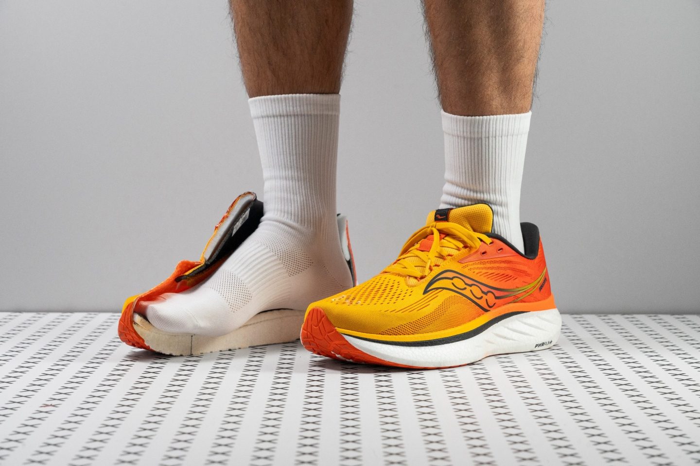 Cortadas por la mitad: Análisis y review de las Saucony Ride 18 (2025 ...