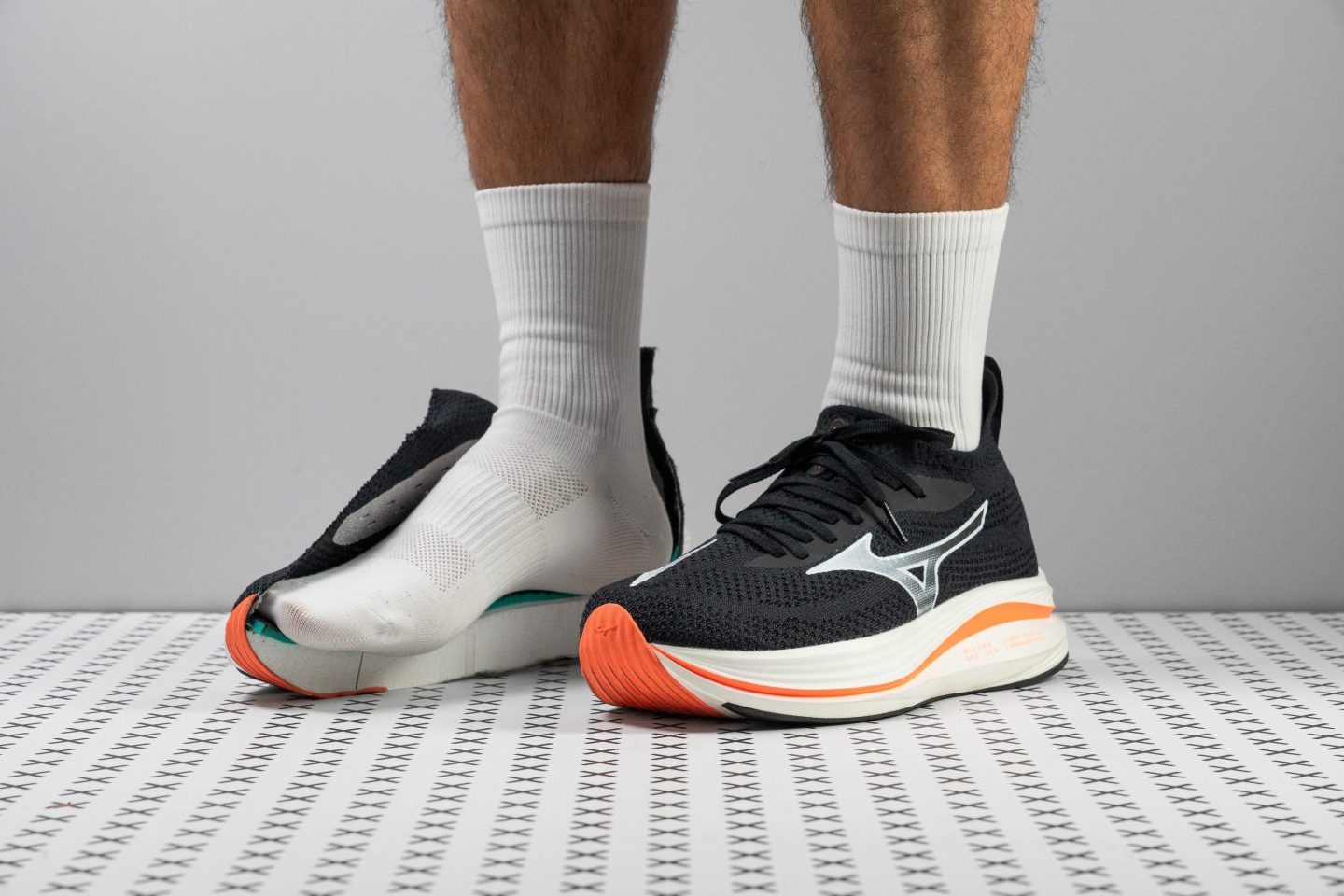 Cortadas por la mitad: Análisis y review de las Mizuno Neo Zen (2025) | RunRepeat