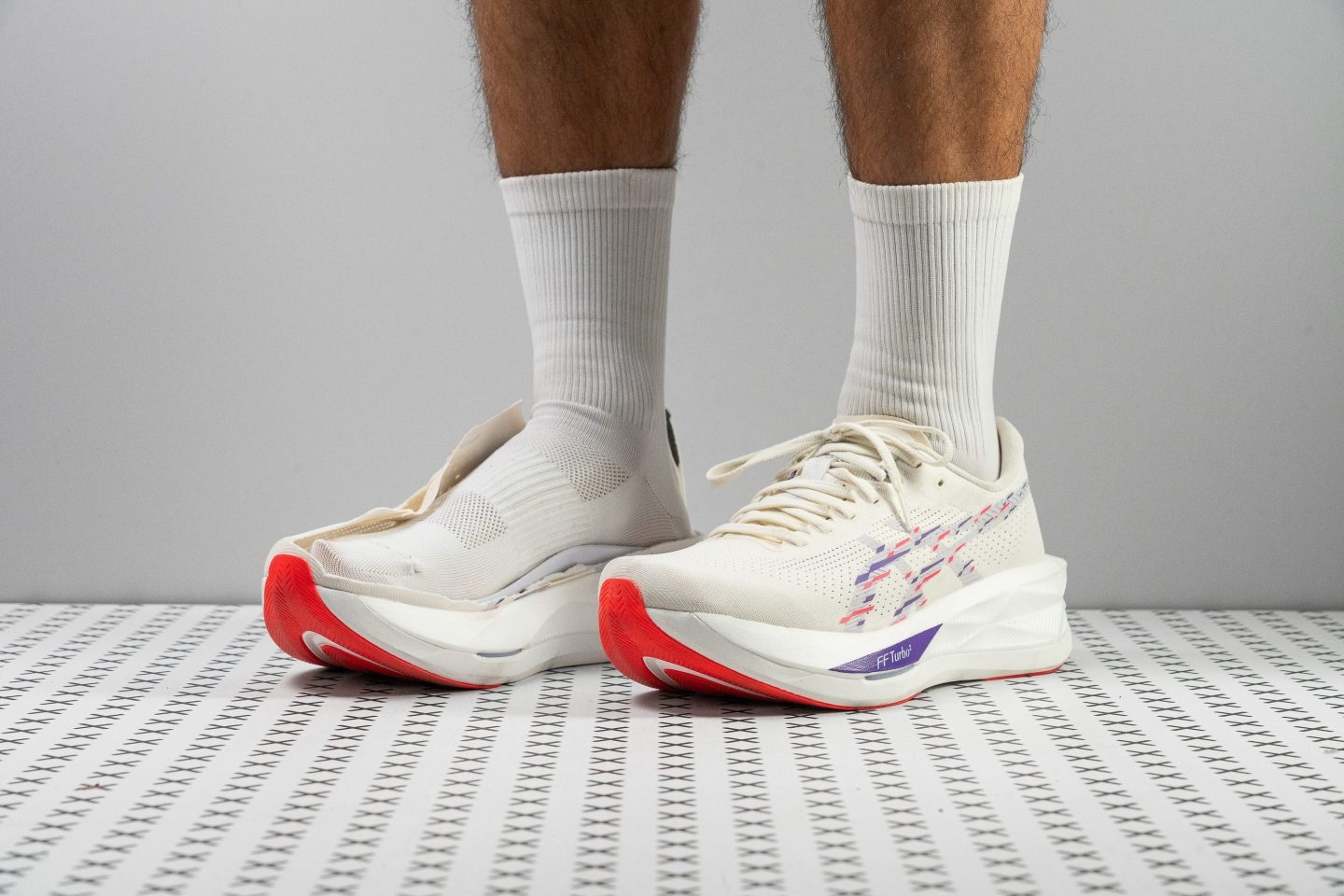 Cortadas por la mitad: Análisis y review de las ASICS Sonicblast (2025 ...